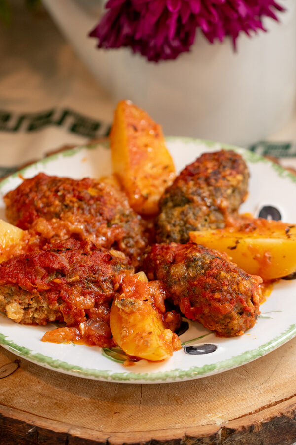 Beeftekia me Patates: Greek Roasted Potatoes with Meatballs in Tomato ...