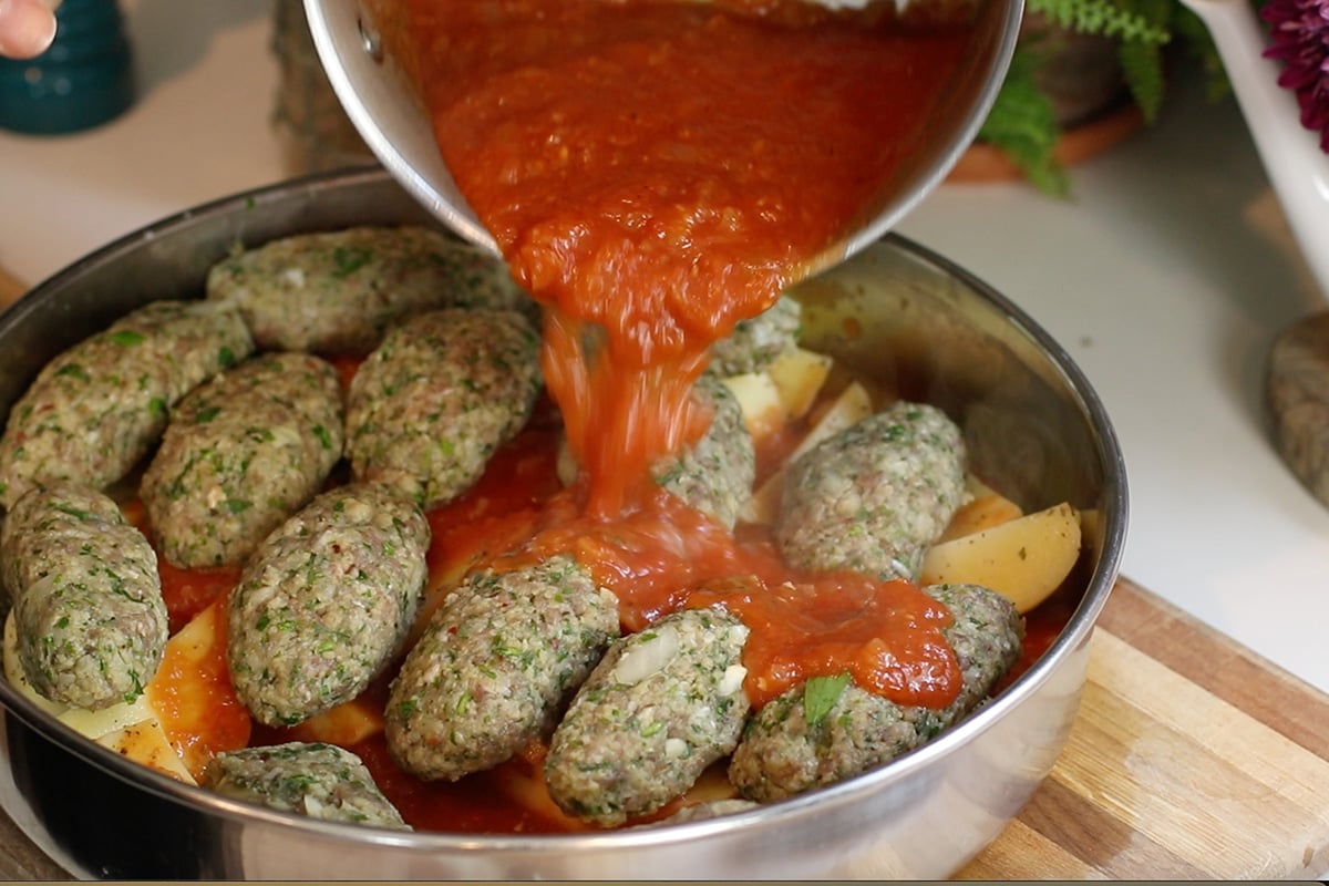 Beeftekia me Patates: Greek Roasted Potatoes with Meatballs in Tomato ...