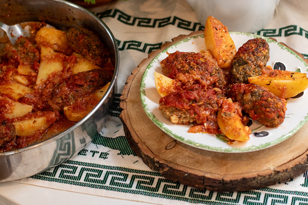 Beeftekia me Patates: Greek Roasted Potatoes with Meatballs in Tomato ...