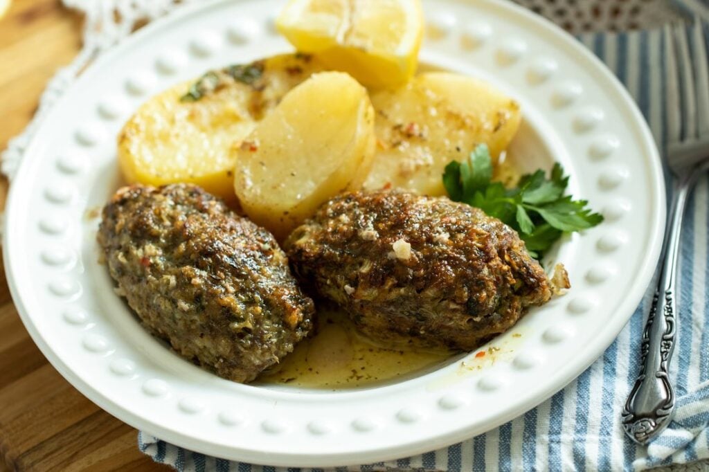 Lemony Beeftekia me Patates: Greek Lemony potatoes and meatballs ...