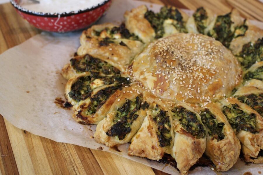 SPANAKOPITA SUNFLOWER: SPINACH PIE IN A PUFF PASTRY SUNFLOWER - Dimitras Dishes