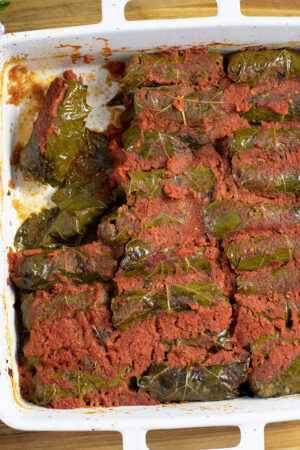 Greek Stuffed Grape leaves in Tomato Sauce: Dolmadakia me Domata ...