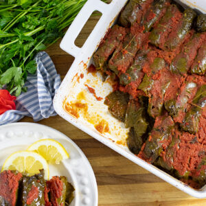 Greek Stuffed Grape leaves in Tomato Sauce: Dolmadakia me Domata ...