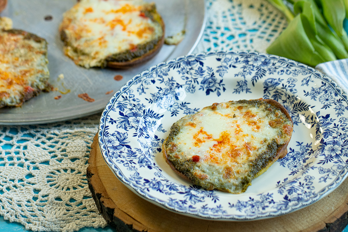 Mini Pesto & Harissa Pizzas - Dimitras Dishes