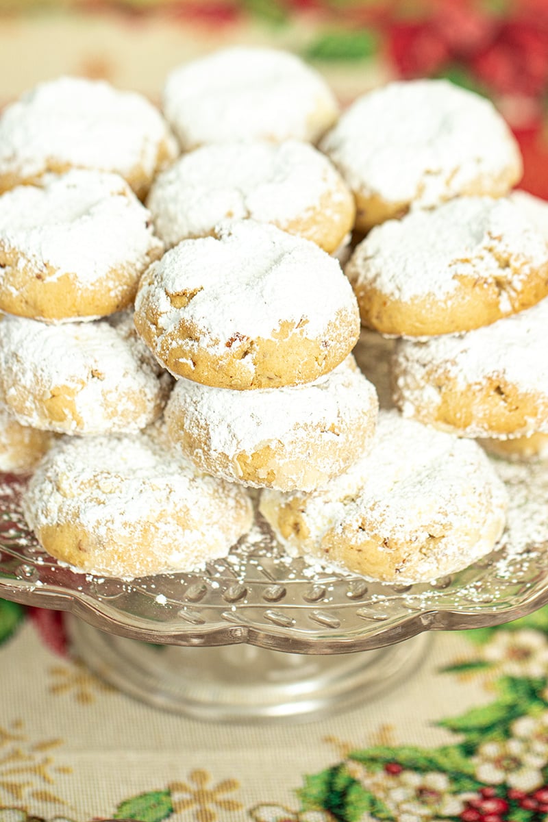 Classic Greek Kourabiedes: Christmas Cookies that Melt-in Your Mouth ...