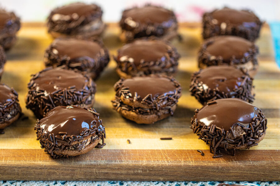 Chocolate Kokakia: Mini Chocolate Cream Cakes - Dimitras Dishes