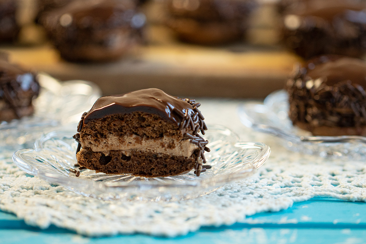 Chocolate Kokakia: Mini Chocolate Cream Cakes - Dimitras Dishes