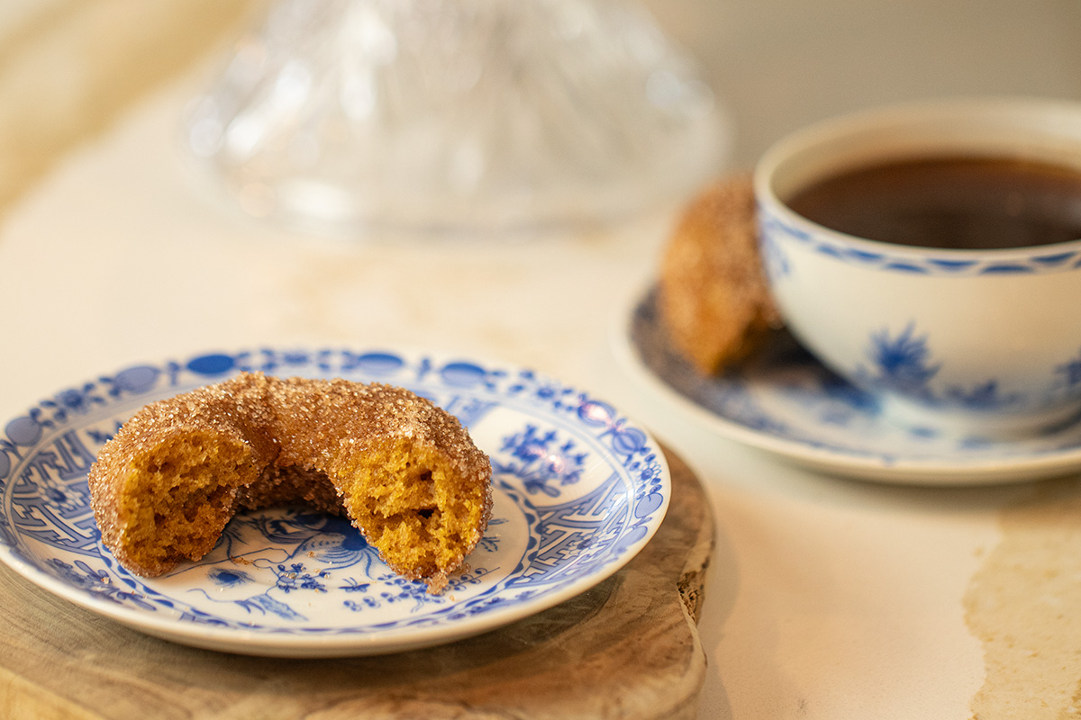 Baked Pumpkin Spice Donuts - Dimitras Dishes