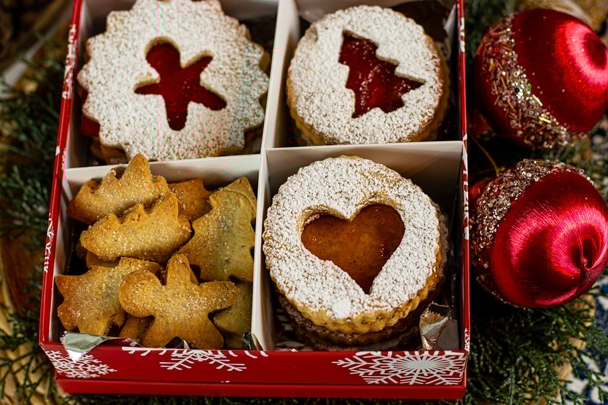 Linzer Cookies - Dimitras Dishes