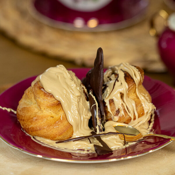 Profiteroles with (Kinder)Bueno Sauce - Dimitras Dishes